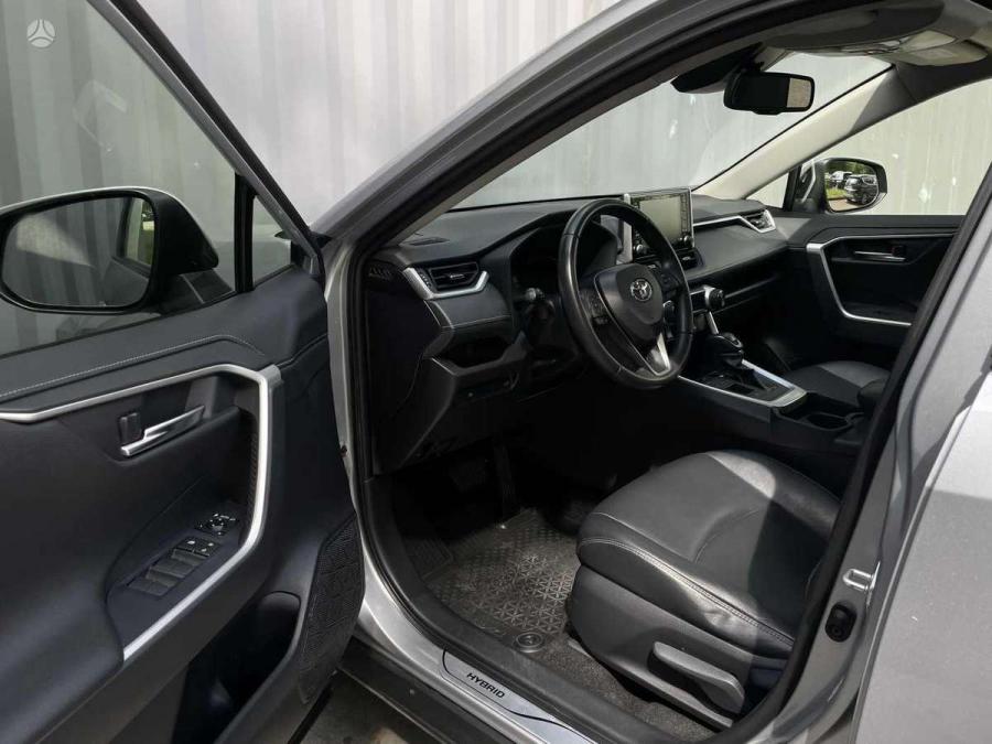 Pelēks Toyota RAV4 2019 Viļņa, ar dzinēja tilpumu 2.49 L un nobraukumu 151 tūkst. km par 22000 €, foto 11 vietnē AUTOMOTO.COM.LV