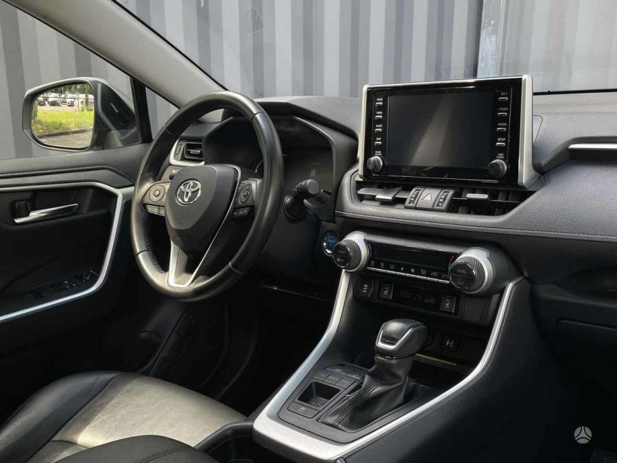 Pelēks Toyota RAV4 2019 Viļņa, ar dzinēja tilpumu 2.49 L un nobraukumu 151 tūkst. km par 22000 €, foto 14 vietnē AUTOMOTO.COM.LV