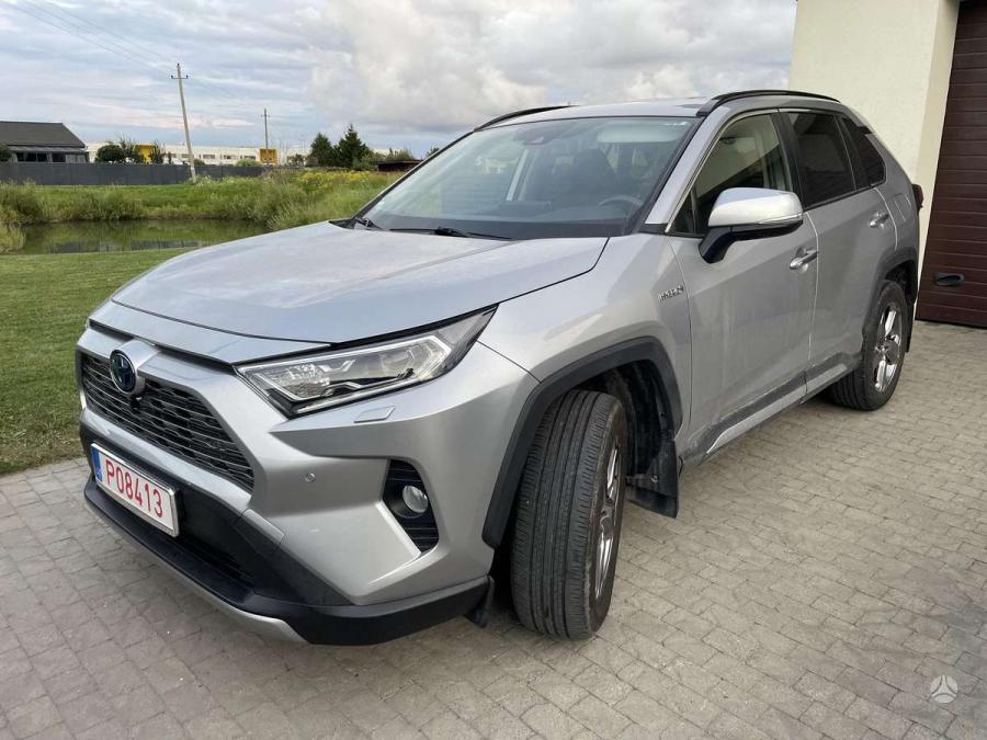 Grey Toyota RAV4 2019 in Klaipeda, with an engine capacity of 2.50 L and mileage of 65 thousand km for 24500 €, photo 1 on AUTOMOTO.COM.LV
