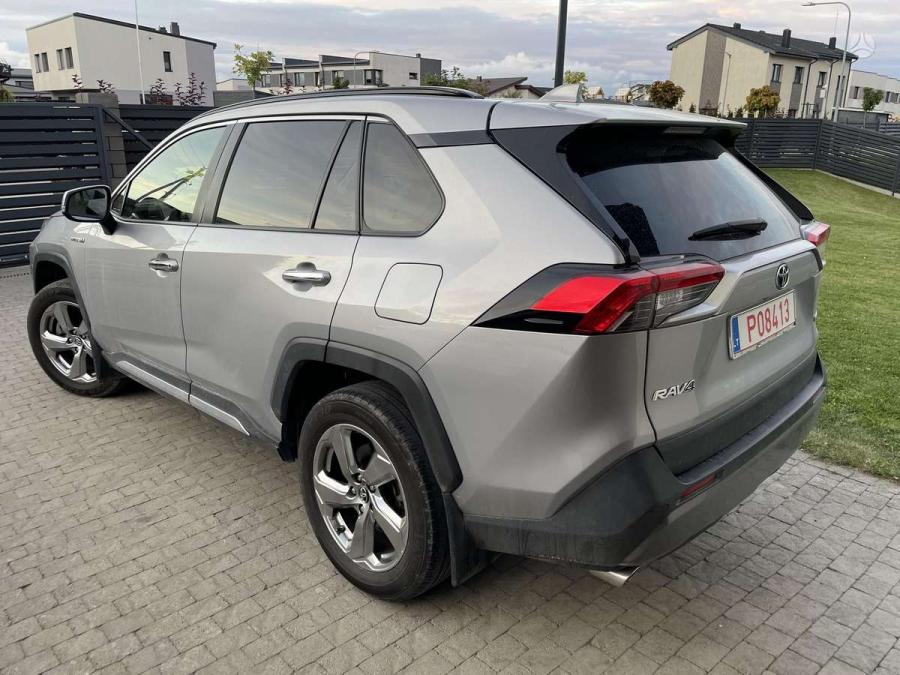 Grey Toyota RAV4 2019 in Klaipeda, with an engine capacity of 2.50 L and mileage of 65 thousand km for 24500 €, photo 3 on AUTOMOTO.COM.LV