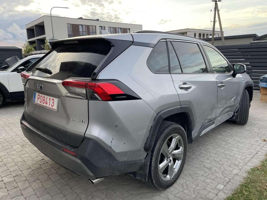 Grey Toyota RAV4 2019 in Klaipeda, with an engine capacity of 2.50 L and mileage of 65 thousand km for 24500 €, photo 4 on AUTOMOTO.COM.LV