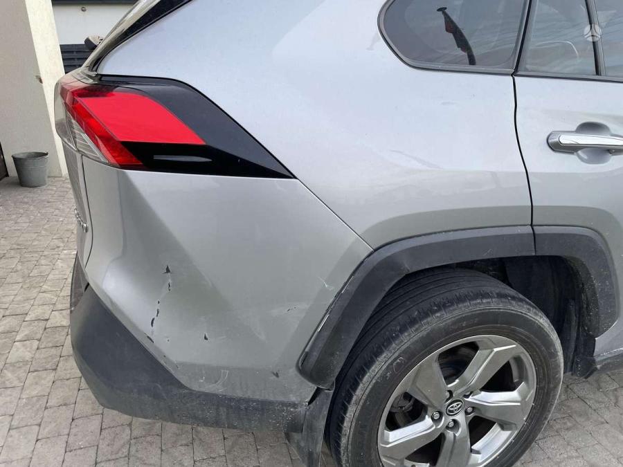 Grey Toyota RAV4 2019 in Klaipeda, with an engine capacity of 2.50 L and mileage of 65 thousand km for 24500 €, photo 7 on AUTOMOTO.COM.LV