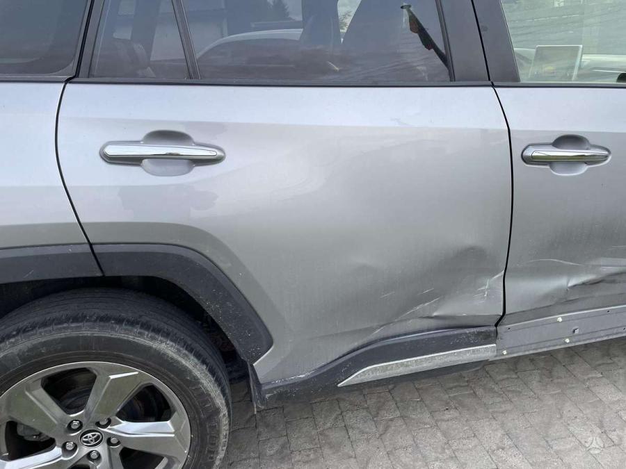 Grey Toyota RAV4 2019 in Klaipeda, with an engine capacity of 2.50 L and mileage of 65 thousand km for 24500 €, photo 8 on AUTOMOTO.COM.LV