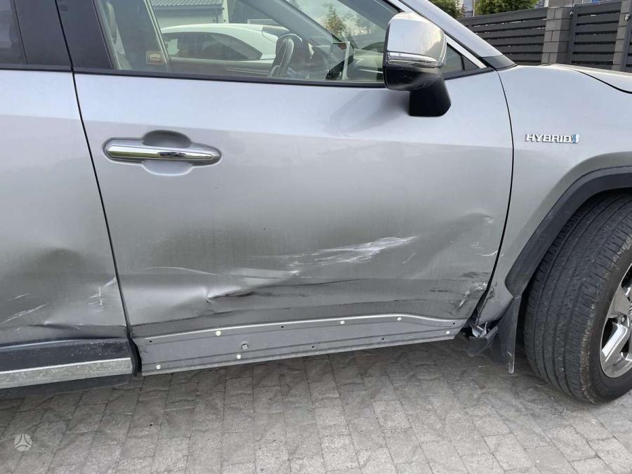 Grey Toyota RAV4 2019 in Klaipeda, with an engine capacity of 2.50 L and mileage of 65 thousand km for 24500 €, photo 9 on AUTOMOTO.COM.LV