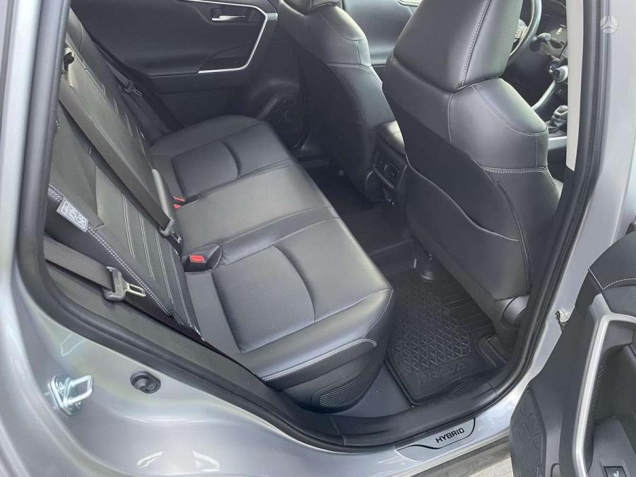 Grey Toyota RAV4 2019 in Klaipeda, with an engine capacity of 2.50 L and mileage of 65 thousand km for 24500 €, photo 14 on AUTOMOTO.COM.LV