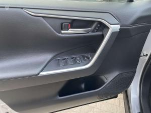 Grey Toyota RAV4 2019 in Klaipeda, with an engine capacity of 2.50 L and mileage of 65 thousand km for 24500 €, photo 16 on AUTOMOTO.COM.LV