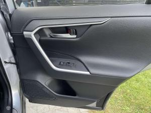 Grey Toyota RAV4 2019 in Klaipeda, with an engine capacity of 2.50 L and mileage of 65 thousand km for 24500 €, photo 17 on AUTOMOTO.COM.LV