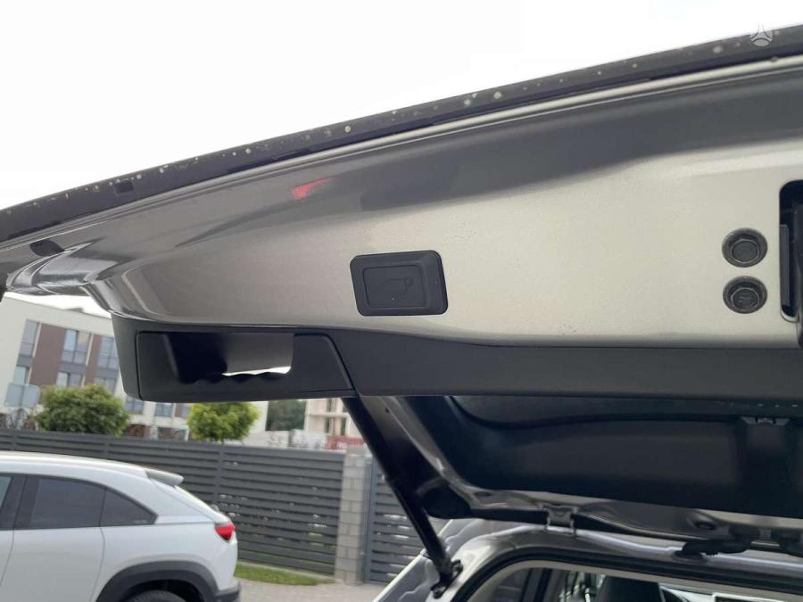 Grey Toyota RAV4 2019 in Klaipeda, with an engine capacity of 2.50 L and mileage of 65 thousand km for 24500 €, photo 19 on AUTOMOTO.COM.LV