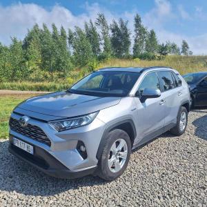 Grey Toyota RAV4 2020 in Vilnius, with an engine capacity of 2.50 L and mileage of 155 thousand km for 21300 €, photo 3 on AUTOMOTO.COM.LV
