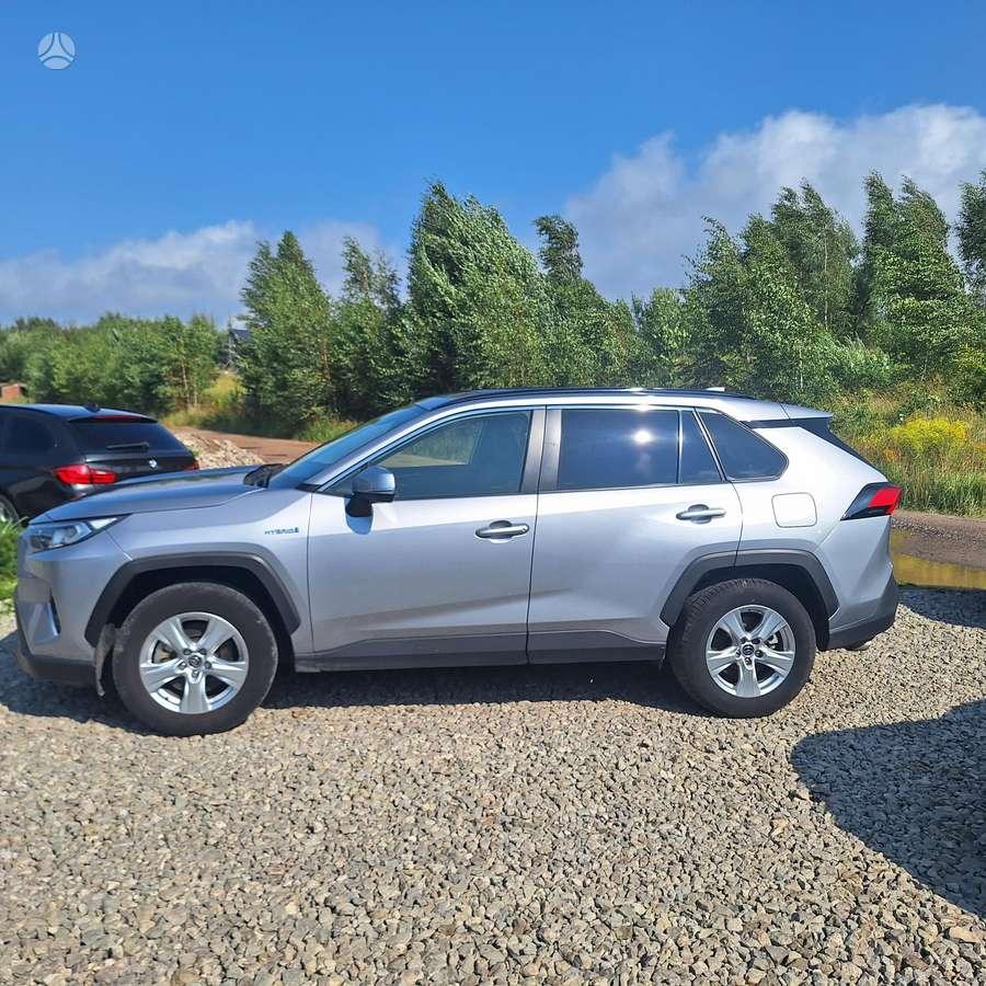 Grey Toyota RAV4 2020 in Vilnius, with an engine capacity of 2.50 L and mileage of 155 thousand km for 21300 €, photo 4 on AUTOMOTO.COM.LV