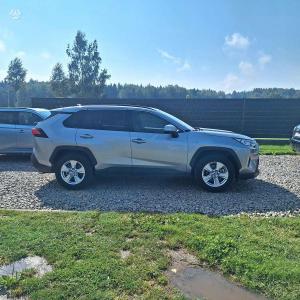 Grey Toyota RAV4 2020 in Vilnius, with an engine capacity of 2.50 L and mileage of 155 thousand km for 21300 €, photo 5 on AUTOMOTO.COM.LV
