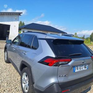 Grey Toyota RAV4 2020 in Vilnius, with an engine capacity of 2.50 L and mileage of 155 thousand km for 21300 €, photo 10 on AUTOMOTO.COM.LV
