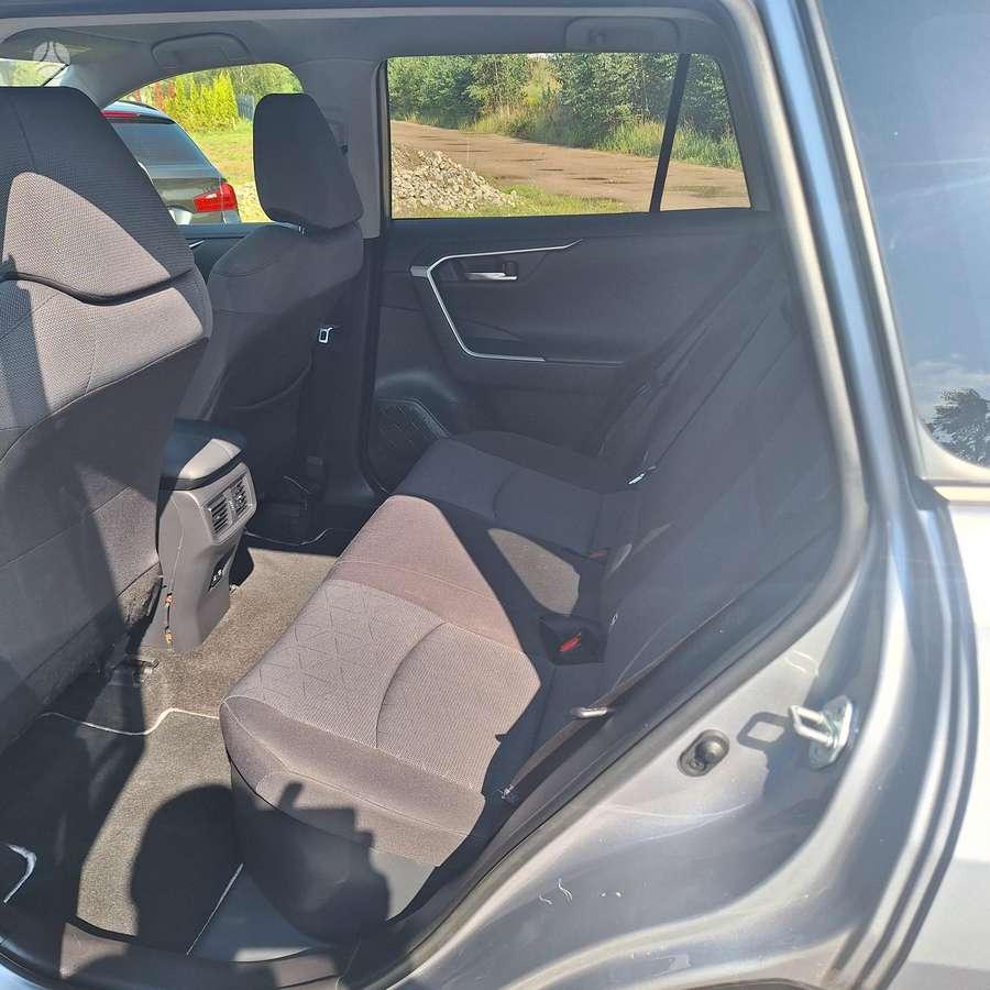 Grey Toyota RAV4 2020 in Vilnius, with an engine capacity of 2.50 L and mileage of 155 thousand km for 21300 €, photo 11 on AUTOMOTO.COM.LV