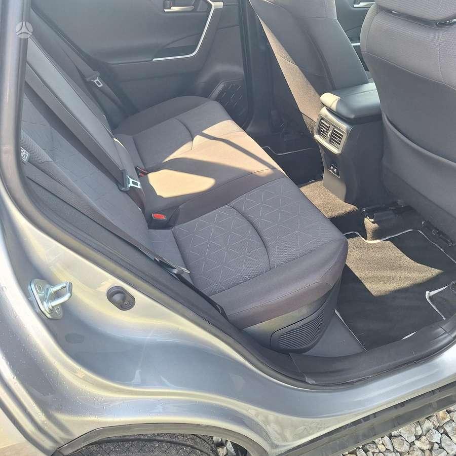 Grey Toyota RAV4 2020 in Vilnius, with an engine capacity of 2.50 L and mileage of 155 thousand km for 21300 €, photo 13 on AUTOMOTO.COM.LV