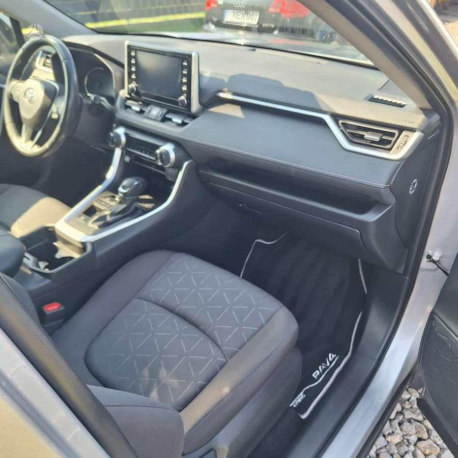 Grey Toyota RAV4 2020 in Vilnius, with an engine capacity of 2.50 L and mileage of 155 thousand km for 21300 €, photo 14 on AUTOMOTO.COM.LV