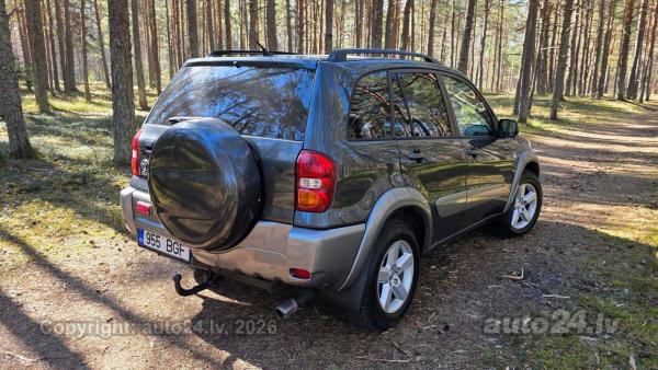 Pelēks Toyota RAV4 2004 Tallina, ar dzinēja tilpumu 2.00 L un nobraukumu 293 tūkst. km par 4700 €, foto 5 vietnē AUTOMOTO.COM.LV