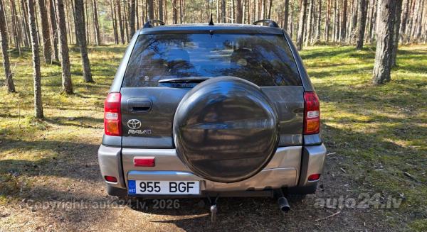 Pelēks Toyota RAV4 2004 Tallina, ar dzinēja tilpumu 2.00 L un nobraukumu 293 tūkst. km par 4700 €, foto 6 vietnē AUTOMOTO.COM.LV