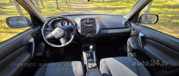 Pelēks Toyota RAV4 2004 Tallina, ar dzinēja tilpumu 2.00 L un nobraukumu 293 tūkst. km par 4700 €, foto 7 vietnē AUTOMOTO.COM.LV