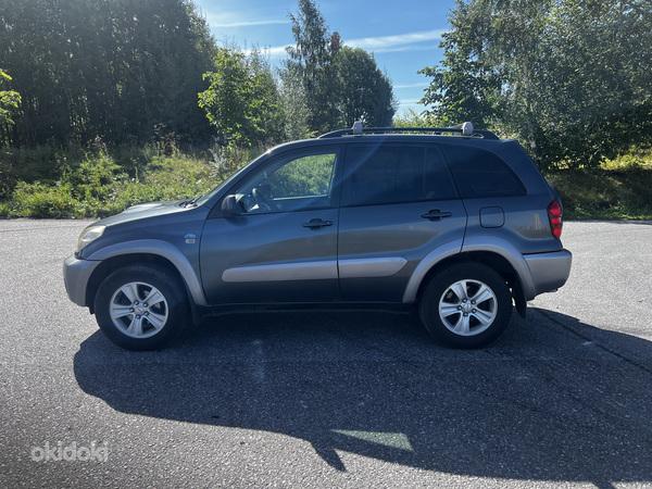 Grey Toyota RAV4 2004 in Tallinn, with an engine capacity of 2.00 L and mileage of 240 thousand km for 3200 €, photo 1 on AUTOMOTO.COM.LV