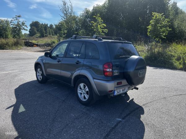 Grey Toyota RAV4 2004 in Tallinn, with an engine capacity of 2.00 L and mileage of 240 thousand km for 3200 €, photo 7 on AUTOMOTO.COM.LV