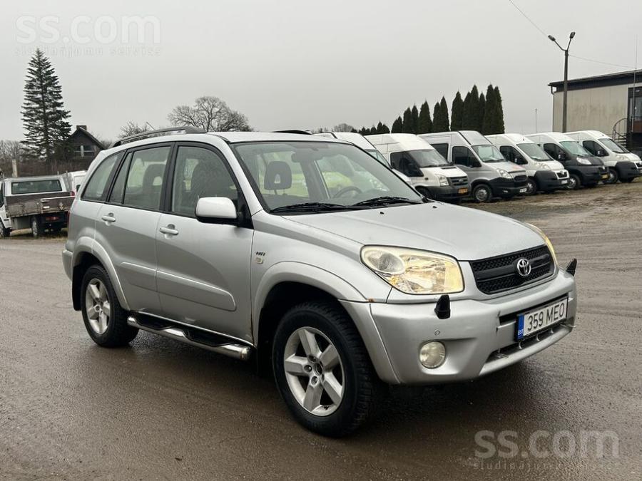 Pelēks Toyota RAV4 2005 Valka, ar dzinēja tilpumu 2.00 L un nobraukumu 350 tūkst. km par 2800 €, foto 2 vietnē AUTOMOTO.COM.LV