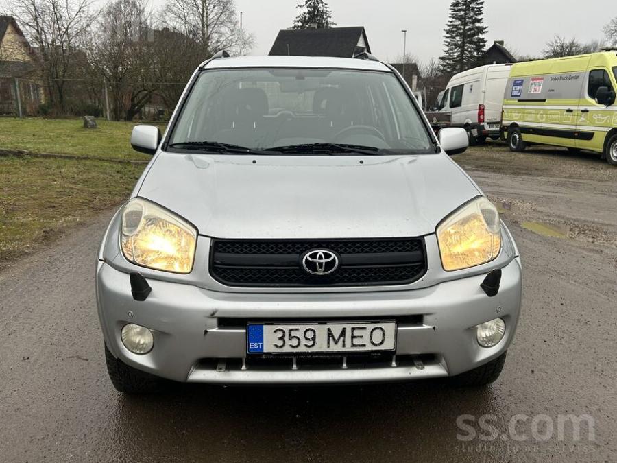 Pelēks Toyota RAV4 2005 Valka, ar dzinēja tilpumu 2.00 L un nobraukumu 350 tūkst. km par 2800 €, foto 3 vietnē AUTOMOTO.COM.LV
