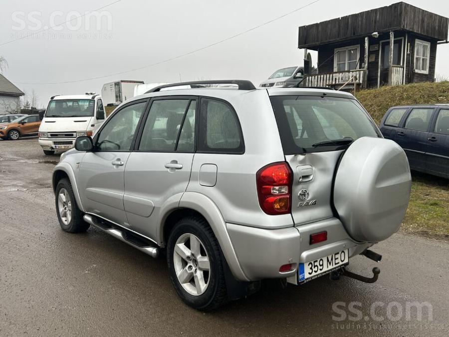 Pelēks Toyota RAV4 2005 Valka, ar dzinēja tilpumu 2.00 L un nobraukumu 350 tūkst. km par 2800 €, foto 4 vietnē AUTOMOTO.COM.LV