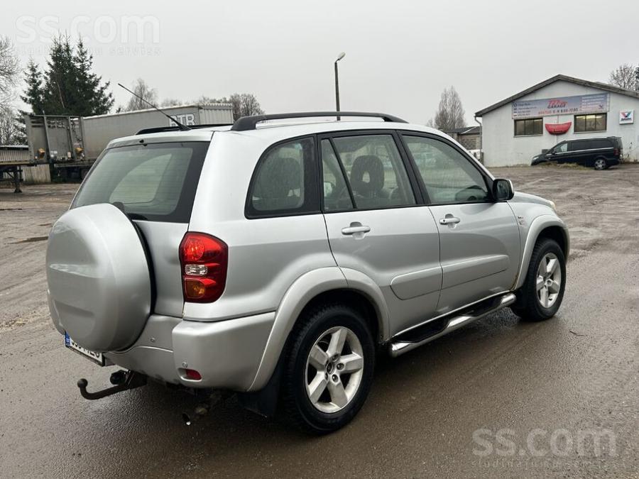Pelēks Toyota RAV4 2005 Valka, ar dzinēja tilpumu 2.00 L un nobraukumu 350 tūkst. km par 2800 €, foto 5 vietnē AUTOMOTO.COM.LV