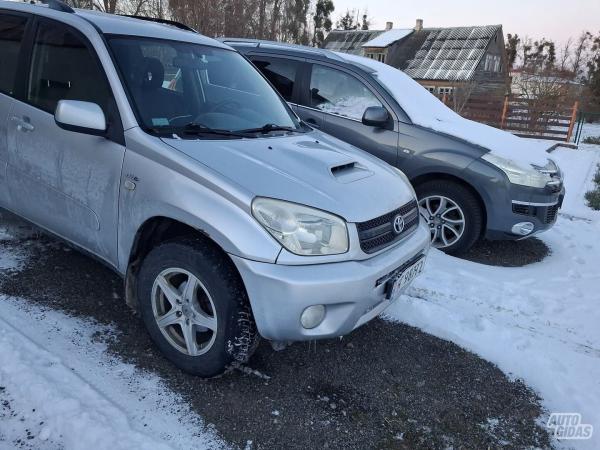 Grey Toyota RAV4 2005 in Prienai, with an engine capacity of 2.00 L and mileage of 216 thousand km for 2300 €, photo 2 on AUTOMOTO.COM.LV