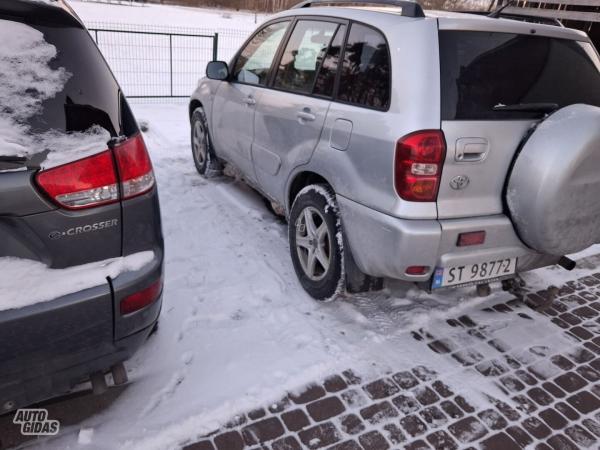 Grey Toyota RAV4 2005 in Prienai, with an engine capacity of 2.00 L and mileage of 216 thousand km for 2300 €, photo 4 on AUTOMOTO.COM.LV