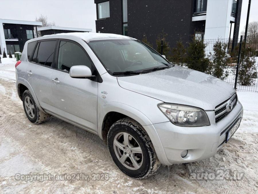 Pelēks Toyota RAV4 2007 Tartu, ar dzinēja tilpumu 2.20 L un nobraukumu 209 tūkst. km par 5500 €, foto 1 vietnē AUTOMOTO.COM.LV