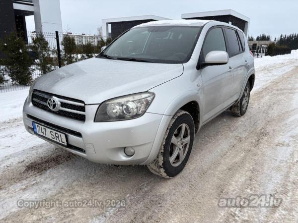 Pelēks Toyota RAV4 2007 Tartu, ar dzinēja tilpumu 2.20 L un nobraukumu 209 tūkst. km par 5500 €, foto 2 vietnē AUTOMOTO.COM.LV
