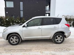 Pelēks Toyota RAV4 2007 Tartu, ar dzinēja tilpumu 2.20 L un nobraukumu 209 tūkst. km par 5500 €, foto 3 vietnē AUTOMOTO.COM.LV