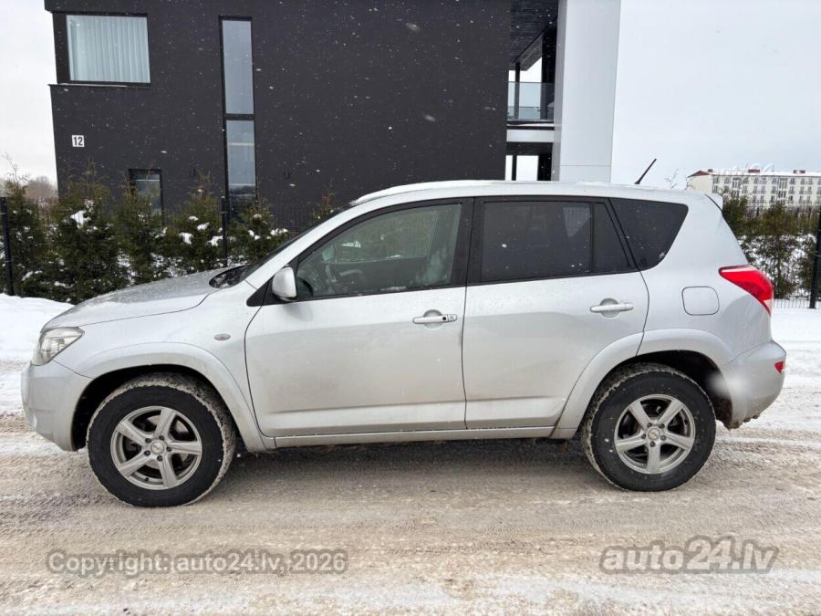 Pelēks Toyota RAV4 2007 Tartu, ar dzinēja tilpumu 2.20 L un nobraukumu 209 tūkst. km par 5500 €, foto 3 vietnē AUTOMOTO.COM.LV