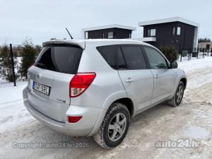 Pelēks Toyota RAV4 2007 Tartu, ar dzinēja tilpumu 2.20 L un nobraukumu 209 tūkst. km par 5500 €, foto 4 vietnē AUTOMOTO.COM.LV