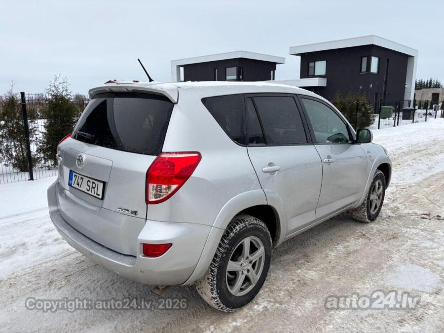 Pelēks Toyota RAV4 2007 Tartu, ar dzinēja tilpumu 2.20 L un nobraukumu 209 tūkst. km par 5500 €, foto 4 vietnē AUTOMOTO.COM.LV