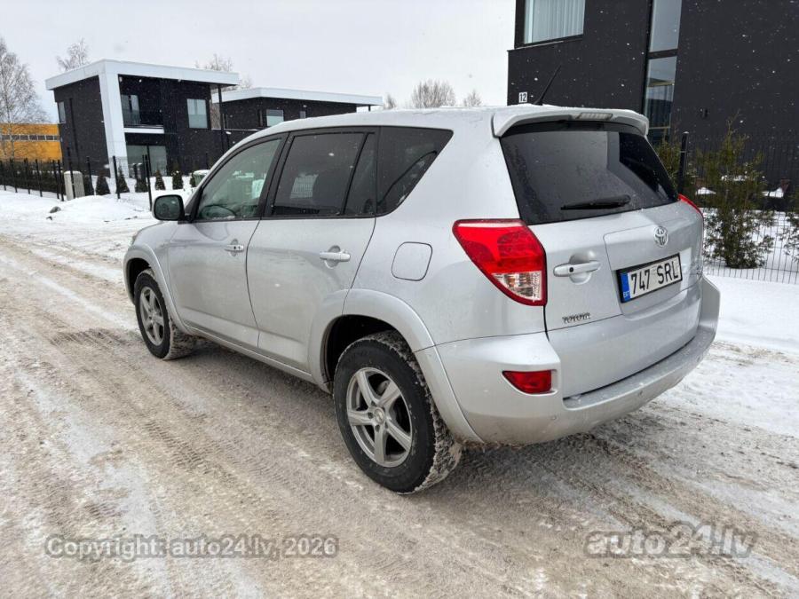 Pelēks Toyota RAV4 2007 Tartu, ar dzinēja tilpumu 2.20 L un nobraukumu 209 tūkst. km par 5500 €, foto 5 vietnē AUTOMOTO.COM.LV