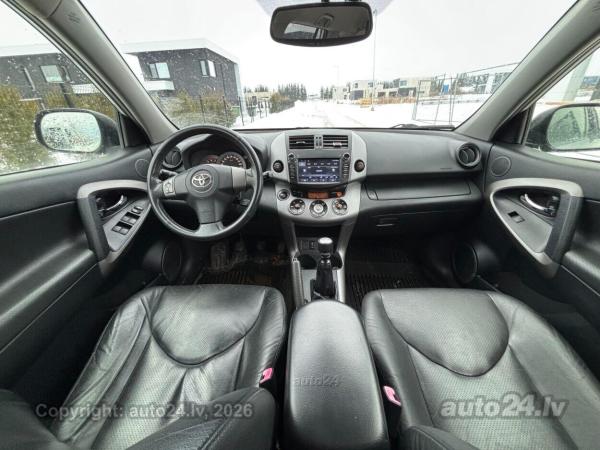 Pelēks Toyota RAV4 2007 Tartu, ar dzinēja tilpumu 2.20 L un nobraukumu 209 tūkst. km par 5500 €, foto 6 vietnē AUTOMOTO.COM.LV