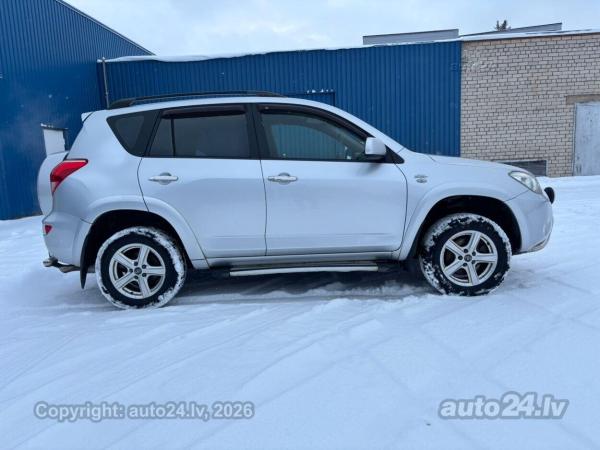 Pelēks Toyota RAV4 2007 Viljandi, ar dzinēja tilpumu 2.20 L un nobraukumu 338 tūkst. km par 4399 €, foto 4 vietnē AUTOMOTO.COM.LV