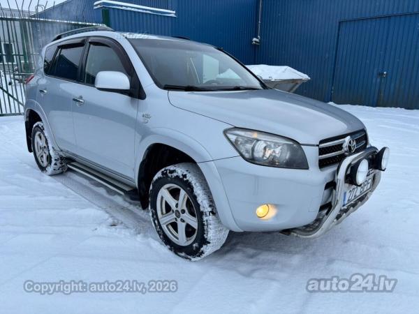Pelēks Toyota RAV4 2007 Viljandi, ar dzinēja tilpumu 2.20 L un nobraukumu 338 tūkst. km par 4399 €, foto 5 vietnē AUTOMOTO.COM.LV