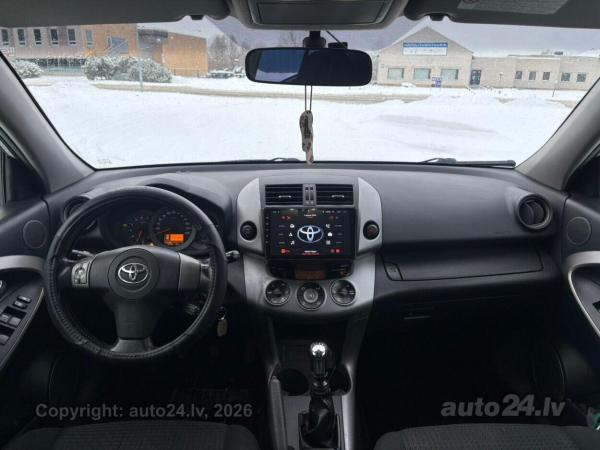 Pelēks Toyota RAV4 2007 Viljandi, ar dzinēja tilpumu 2.20 L un nobraukumu 338 tūkst. km par 4399 €, foto 6 vietnē AUTOMOTO.COM.LV
