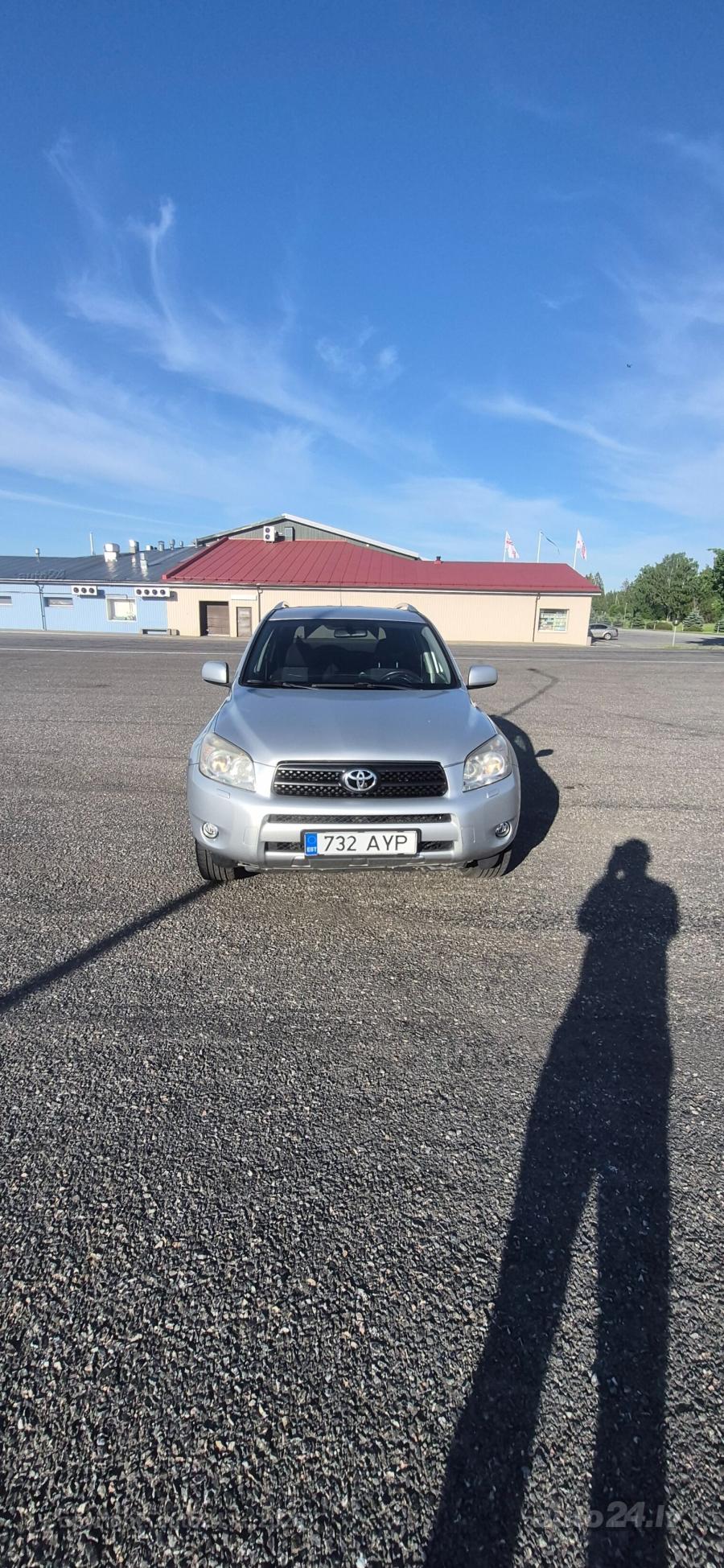 Grey Toyota RAV4 2007 in Rakvere, with an engine capacity of 2.20 L and mileage of 369 thousand km for 4300 €, photo 3 on AUTOMOTO.COM.LV