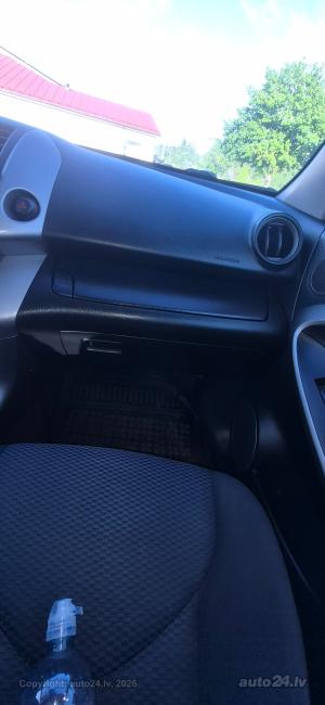Grey Toyota RAV4 2007 in Rakvere, with an engine capacity of 2.20 L and mileage of 369 thousand km for 4300 €, photo 12 on AUTOMOTO.COM.LV