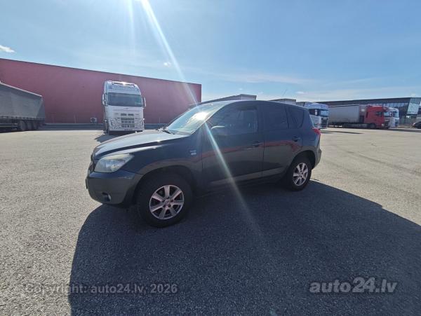 Grey Toyota RAV4 2008 in Tallinn, with an engine capacity of 2.20 L and mileage of 215 thousand km for 5200 €, photo 6 on AUTOMOTO.COM.LV