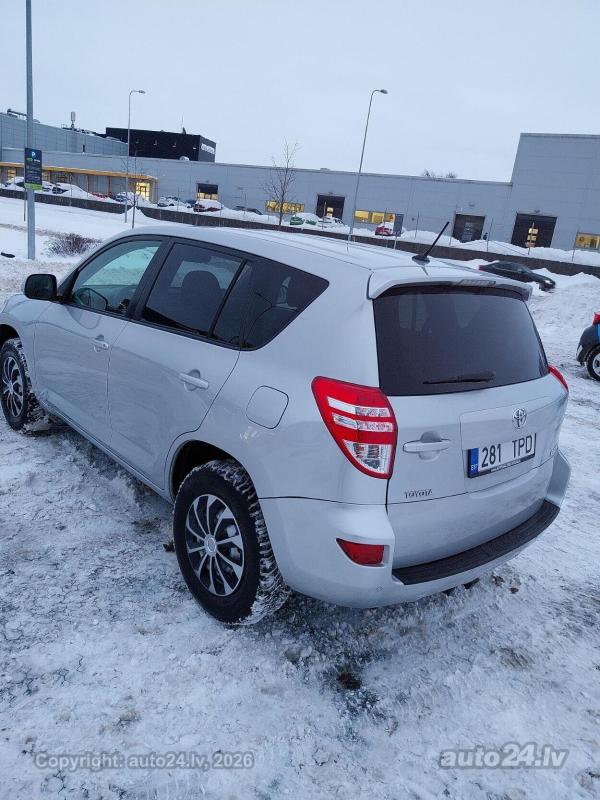 Grey Toyota RAV4 2009 in Tallinn, with an engine capacity of 2.00 L and mileage of 200 thousand km for 5800 €, photo 5 on AUTOMOTO.COM.LV