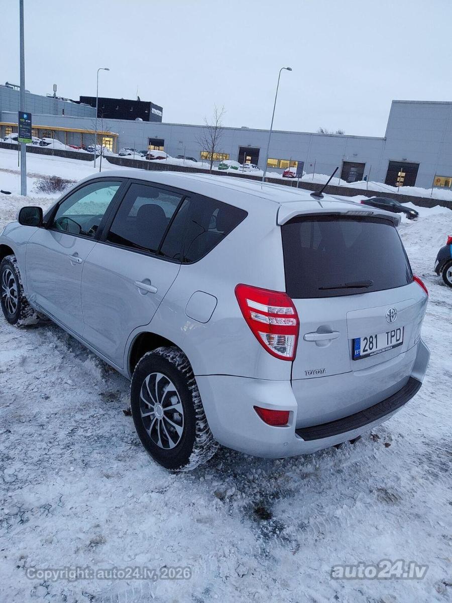 Grey Toyota RAV4 2009 in Tallinn, with an engine capacity of 2.00 L and mileage of 200 thousand km for 5800 €, photo 5 on AUTOMOTO.COM.LV