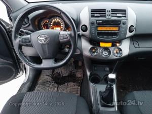 Grey Toyota RAV4 2009 in Tallinn, with an engine capacity of 2.00 L and mileage of 200 thousand km for 5800 €, photo 7 on AUTOMOTO.COM.LV