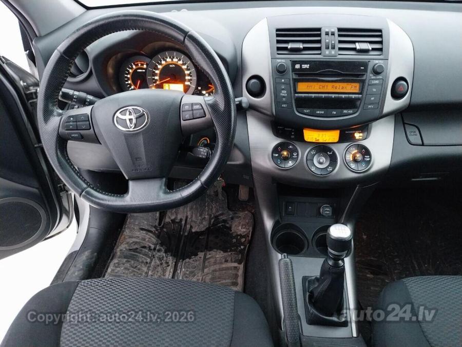 Grey Toyota RAV4 2009 in Tallinn, with an engine capacity of 2.00 L and mileage of 200 thousand km for 5800 €, photo 7 on AUTOMOTO.COM.LV