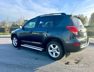 Pelēks Toyota RAV4 2009 Tallina, ar dzinēja tilpumu 2.00 L un nobraukumu 170 tūkst. km par 6200 €, foto 5 vietnē AUTOMOTO.COM.LV