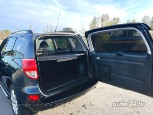 Pelēks Toyota RAV4 2009 Tallina, ar dzinēja tilpumu 2.00 L un nobraukumu 170 tūkst. km par 6200 €, foto 7 vietnē AUTOMOTO.COM.LV